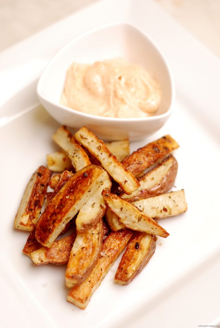 Oven Baked Fries with Spicy Chipotle Mayo. - Nutmeg Disrupted